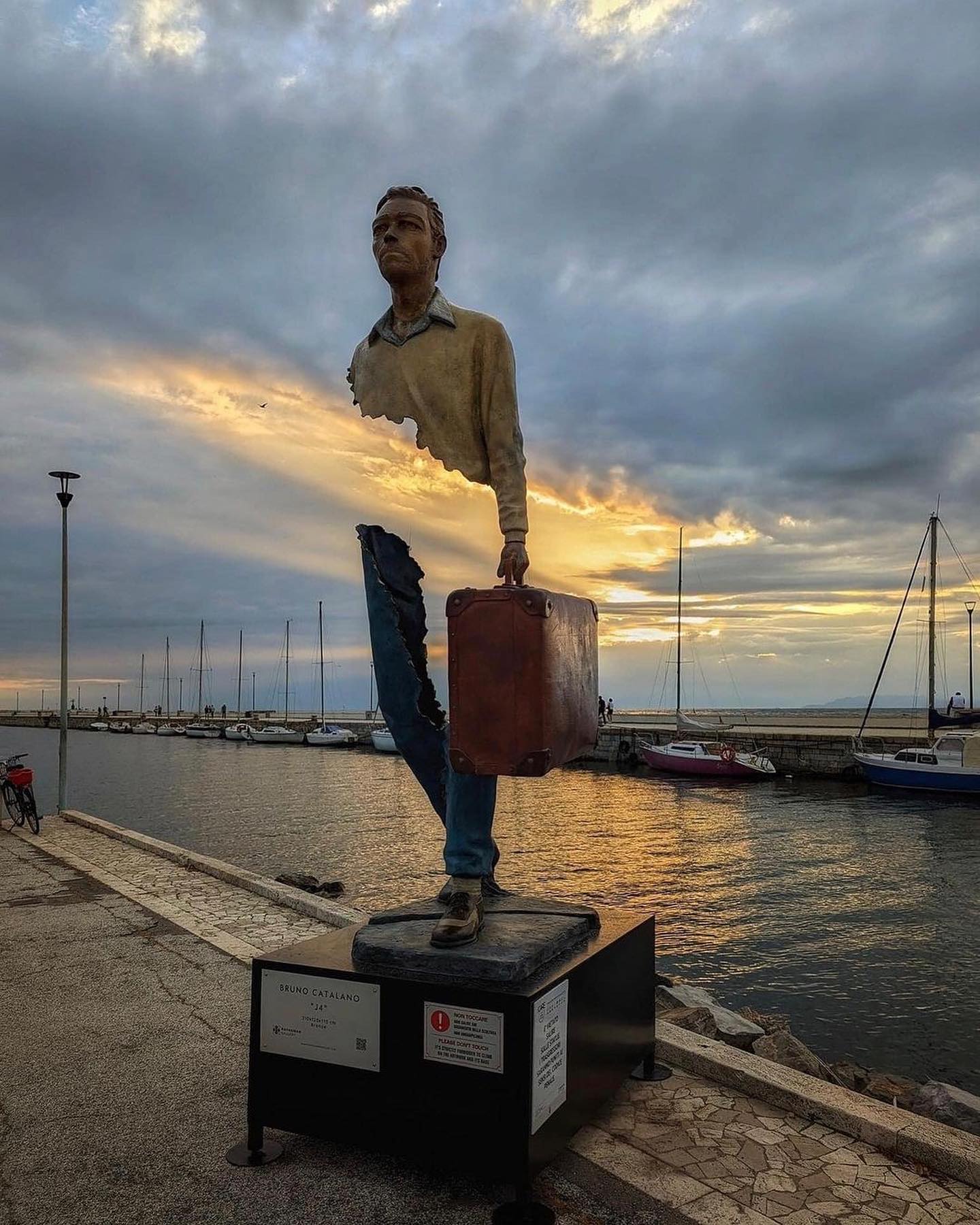 “Los Viajeros”: Escultura del migrante – INFOCOLECTIVIDADES