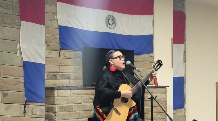 La cantautora paraguaya presentó su nuevo repertorio en el marco del ...
